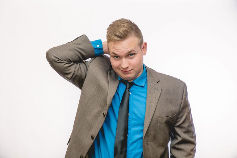 Matt Falk cleans up comedy - The Gustavian Weekly